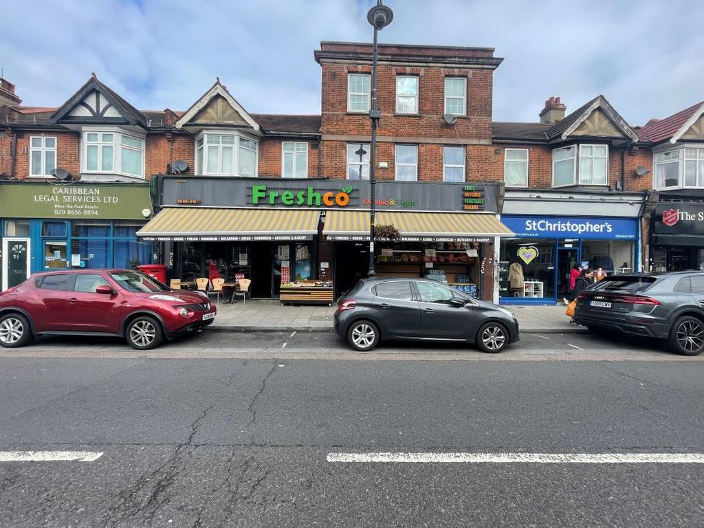 245B Lower Addiscombe Road, Croydon... 2 bed flat - £150,000