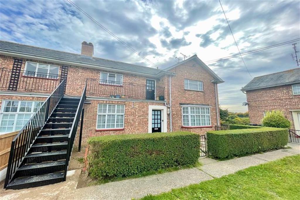 Silver End, Witham, CM8 2 bed apartment - £900 pcm (£208 pw)