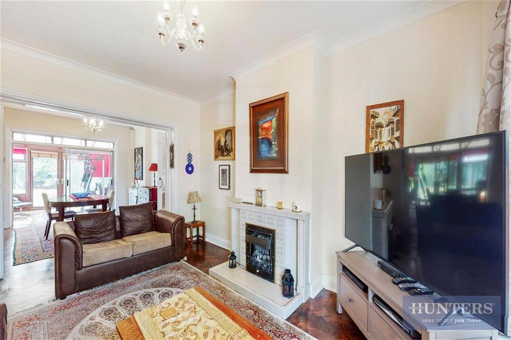 Fryent Way, Kingsbury, NW9 9SB 4 bed semi-detached house - £750,000