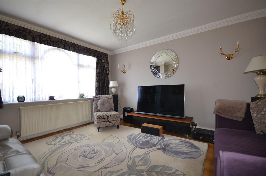 Vista Way, Kenton Harrow, Middlesex, HA3 0SL 3 bed semi-detached house ...