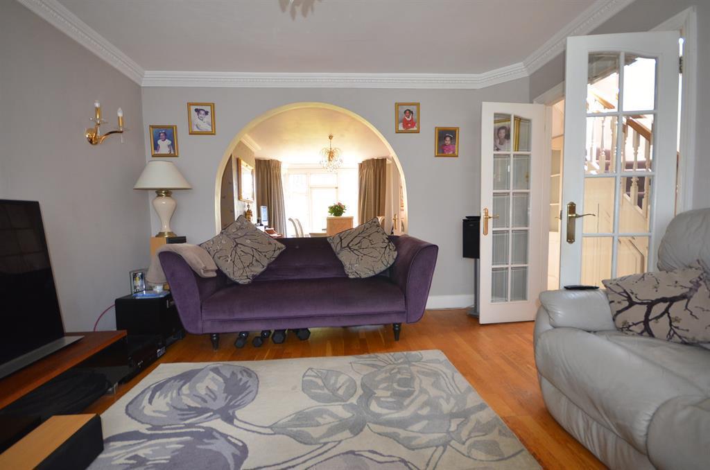 Vista Way, Kenton Harrow, Middlesex, HA3 0SL 3 bed semi-detached house ...