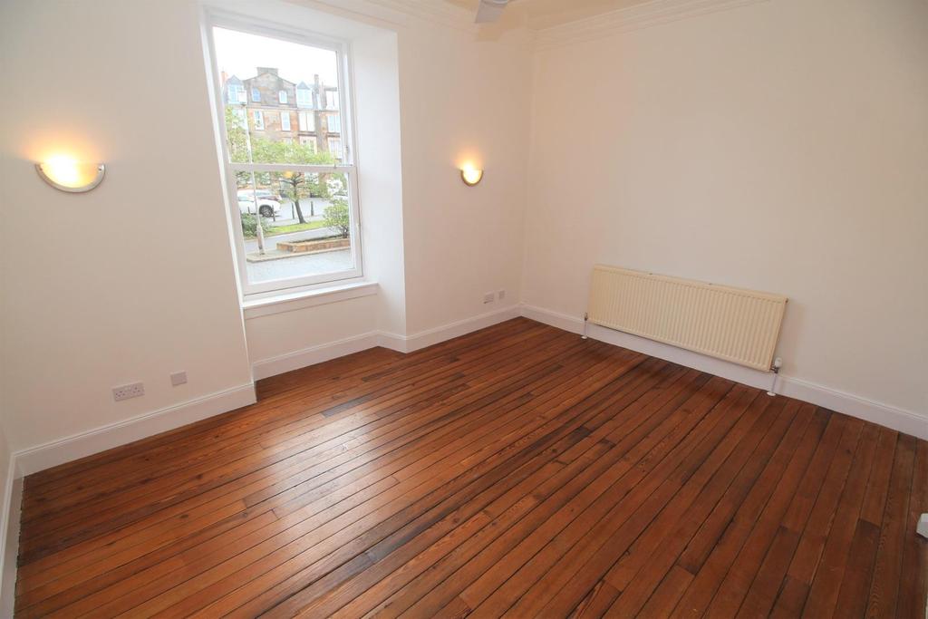 George Square, Greenock 1 bed flat - £59,000