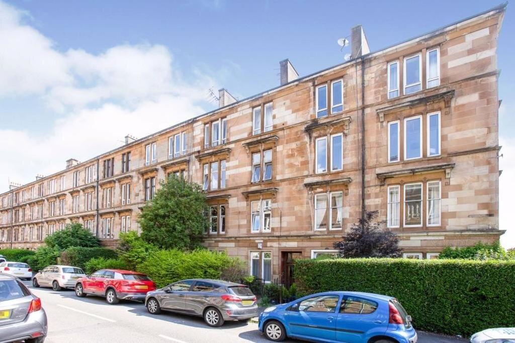 2 bed 1st floor unfurnished flat @... 2 bed flat - £825 pcm (£190 pw)