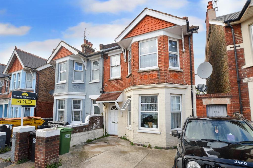 Whitley Road, Eastbourne 1 bed flat - £190,000