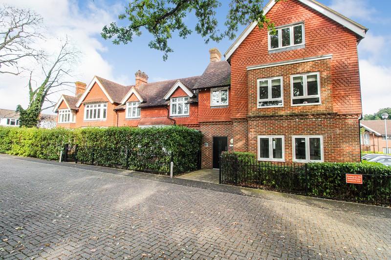 Ifield Green, Crawley, West Sussex.... 1 bed flat - £235,000