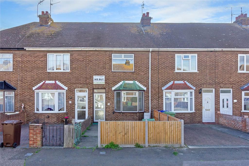 Cecil Avenue, Sheerness, Kent, ME12 2 bed terraced house - £220,000