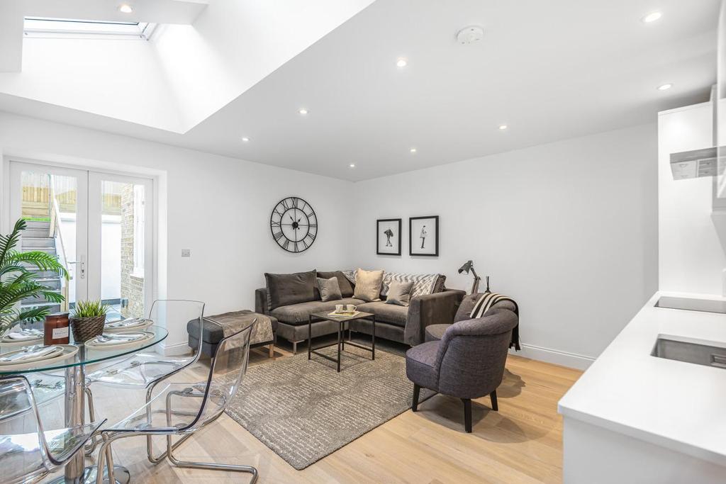Victoria Rise, Clapham 2 bed flat - £695,000