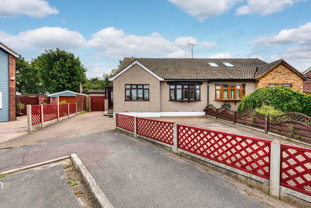Keith Avenue, Wickford, SS11 2 bed semi-detached bungalow - £375,000