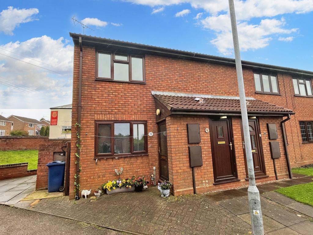 13 Hamilton Close, Wimblebury, WS12 2GD 1 bed flat - £550 pcm (£127 pw)