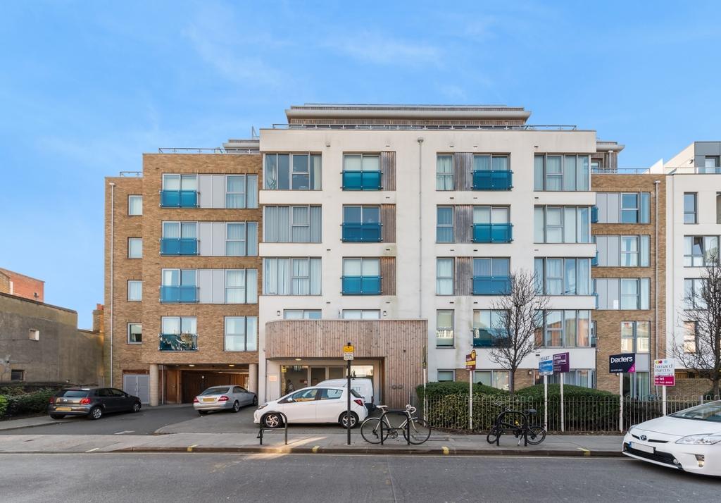 Gooch House, Hammersmith, London W6 2 bed apartment - £2,730 pcm (£630 pw)