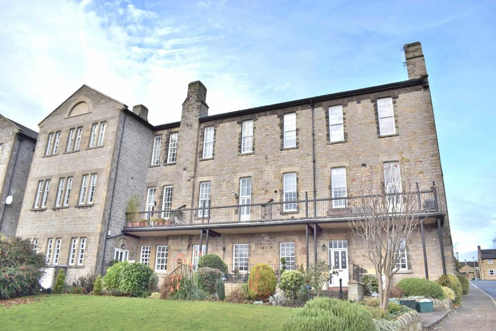 Hulse House, Lyons Road, Richmond 2 bed apartment to rent - £1,025 pcm ...