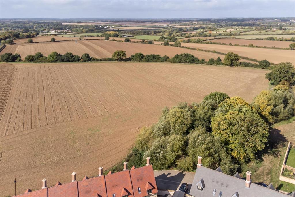 Dairy Crescent, Bletchingdon 2 bed end of terrace house - £425,000