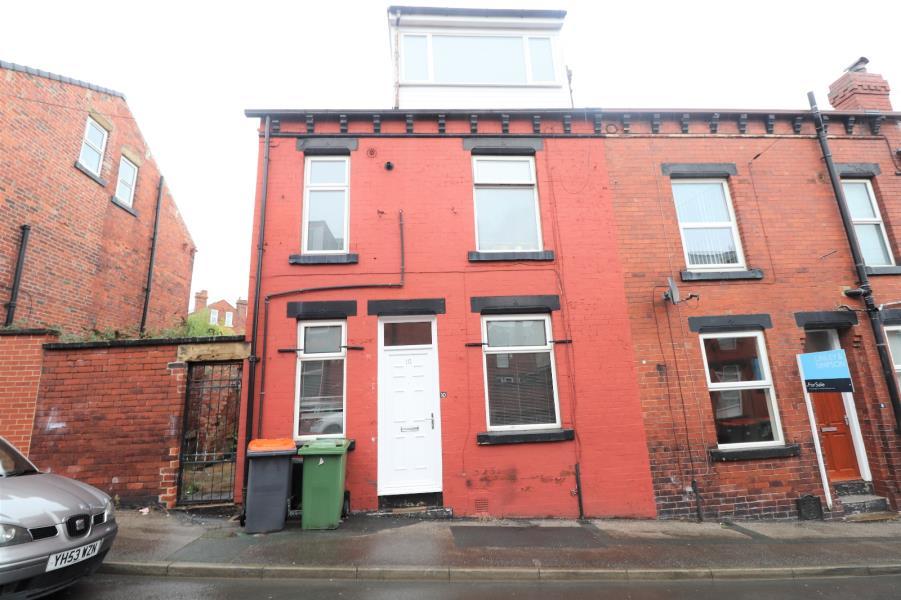 10 Moorfield Grove, LS12 3RY 2 bed end of terrace house - £700 pcm (£ ...