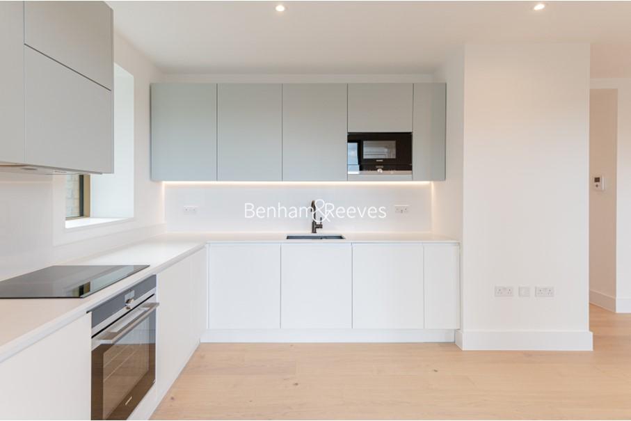 Capital Interchange Way, Brentford TW8 2 bed apartment - £2,500 pcm (£ ...