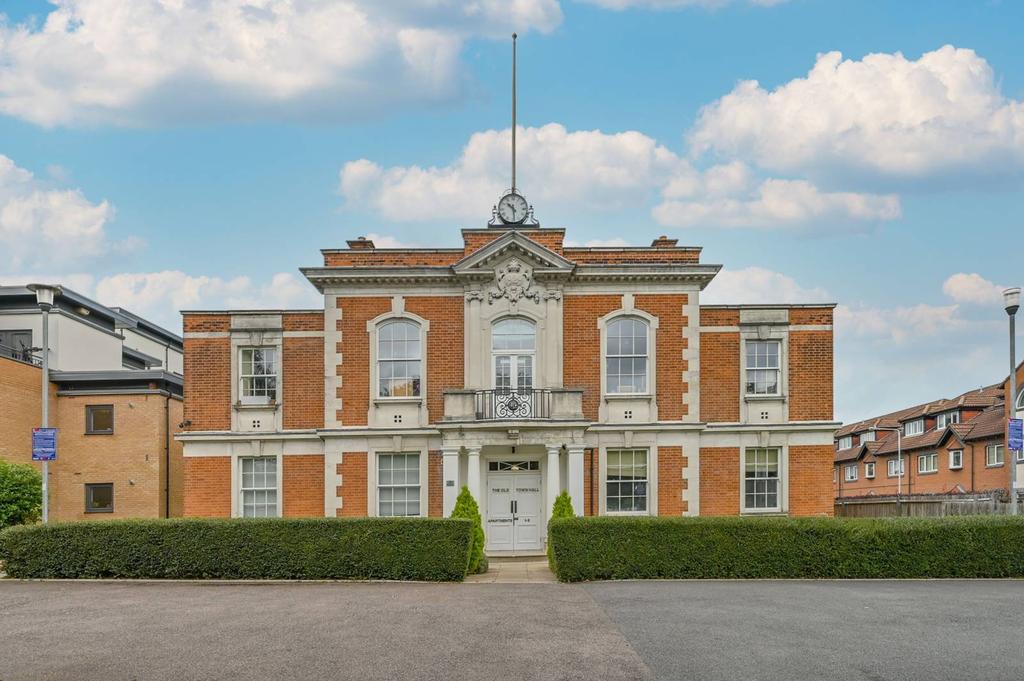 Old Town Hall, Chingford, London, E4 2 bed flat - £1,800 pcm (£415 pw)