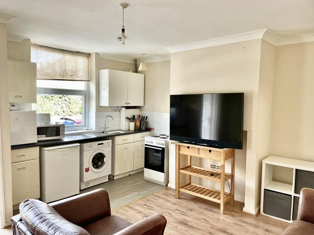 Carlinghow Lane, Batley 1 bed end of terrace house - £650 pcm (£150 pw)