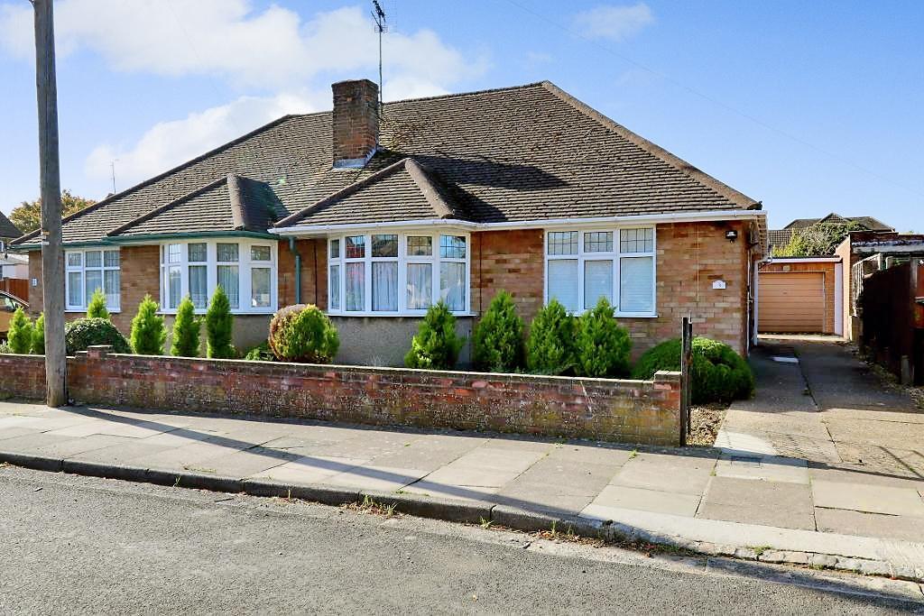 Marriott Road, Warden Hills, Luton... 2 bed bungalow - £365,000