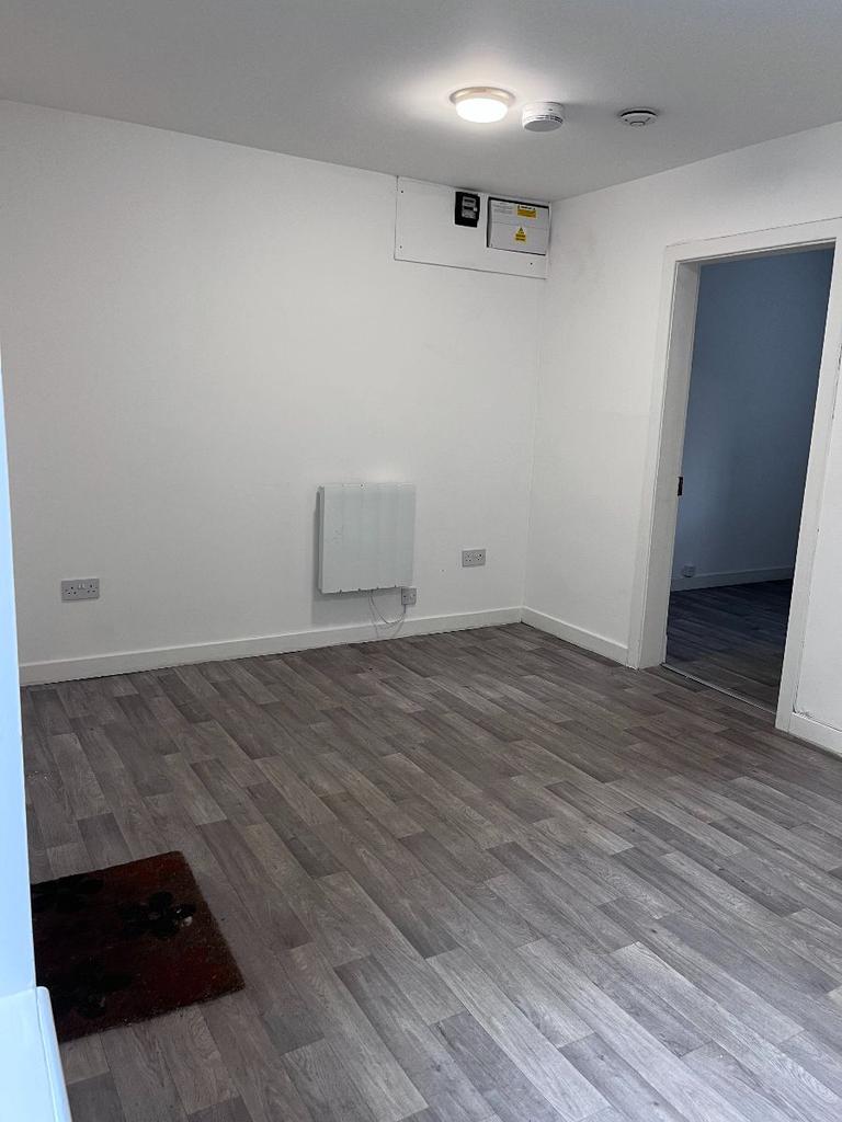 Main Street, Douglas, ML11 Office - £238 pcm (£55 pw)