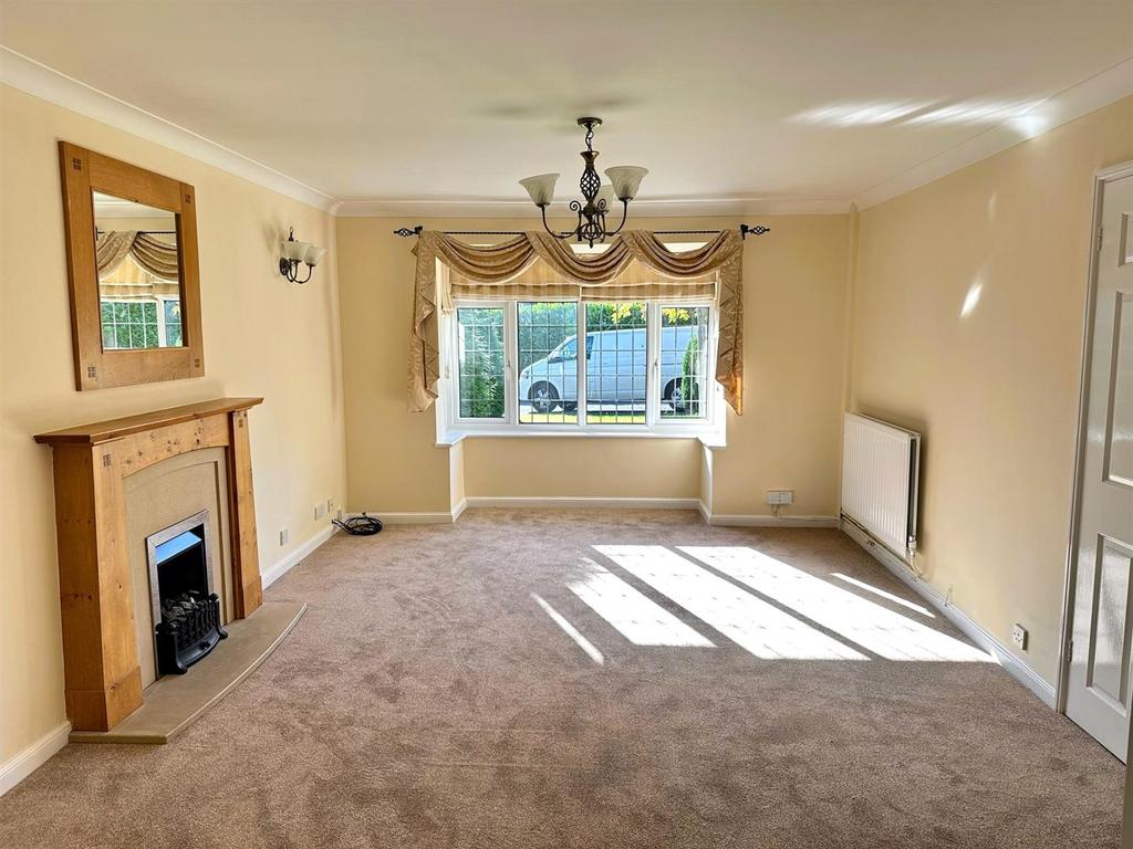 Slade Grove, Knowle, Solihull, B93 5 bed house - £2,000 pcm (£462 pw)