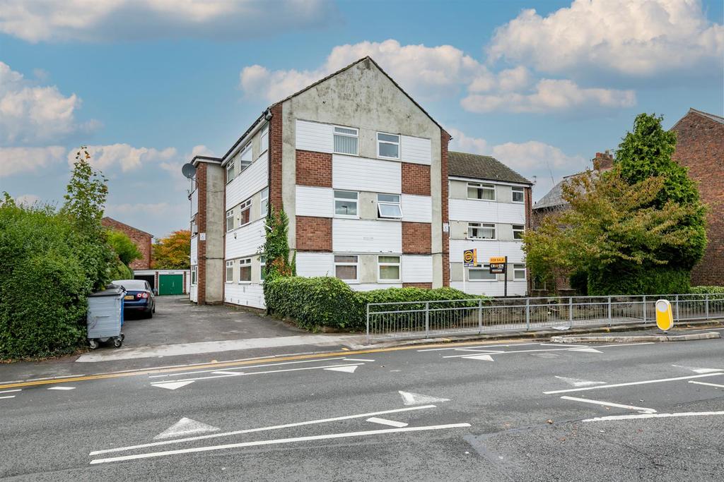 Old Hall Road, Sale 1 bed flat - £117,500
