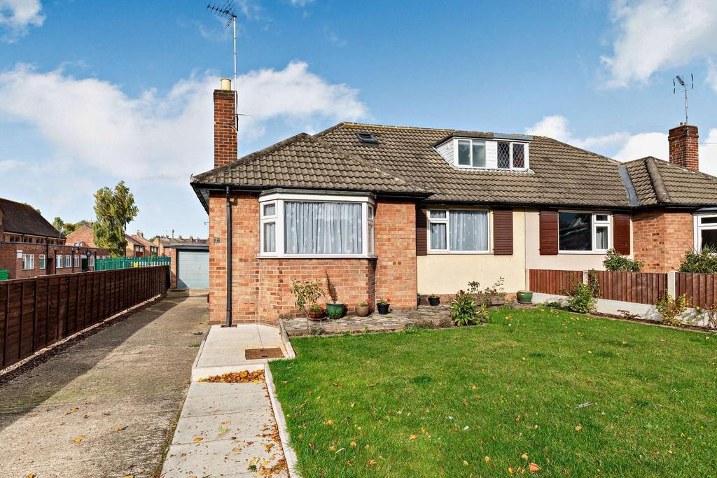 High Street, Harrogate, HG2 7LH 4 bed semi-detached bungalow - £325,000
