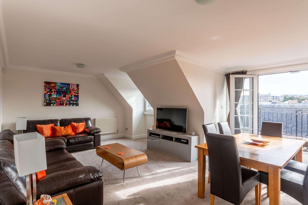 Powderhall Rigg Edinburgh EH7 4GG... 2 bed flat - £1,500 pcm (£346 pw)
