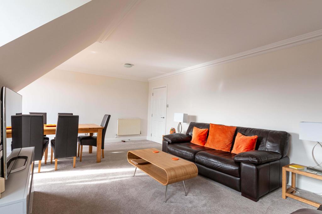 Powderhall Rigg Edinburgh EH7 4GG... 2 bed flat - £1,500 pcm (£346 pw)