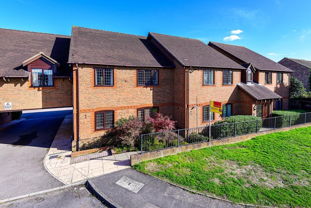 Thatcham, Berkshire, RG19 2 bed flat - £225,000