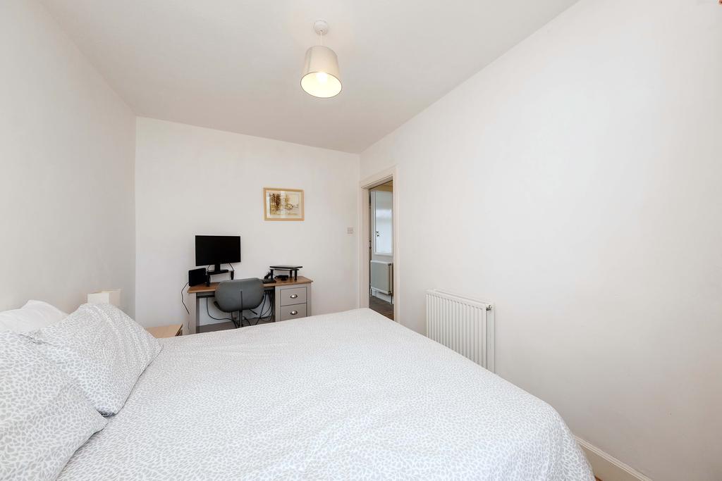 49 Ferry Road Drive, Edinburgh, EH4 4DH 3 bed terraced house - £165,000