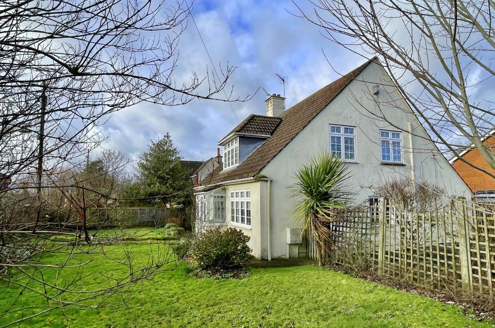 Hightown Road, Ringwood, BH24 1NJ 4 bed detached house - £560,000