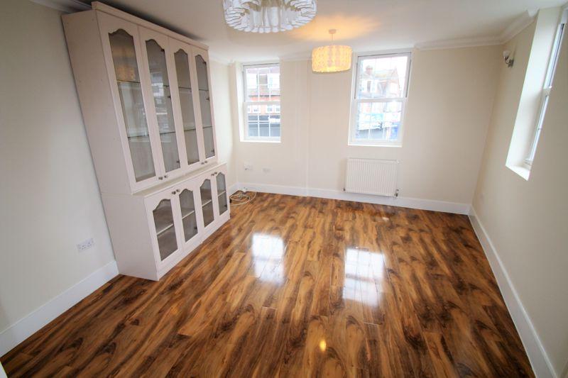 Pinner Road, Harrow 2 bed flat - £1,595 pcm (£368 pw)
