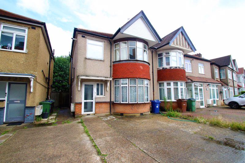 Pinner Road, Harrow 1 bed property - £1,400 pcm (£323 pw)