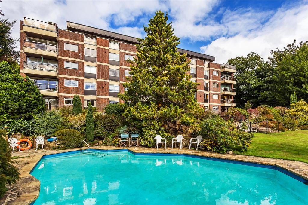 West Hill, Oxted, Surrey, RH8 3 bed apartment - £720,000