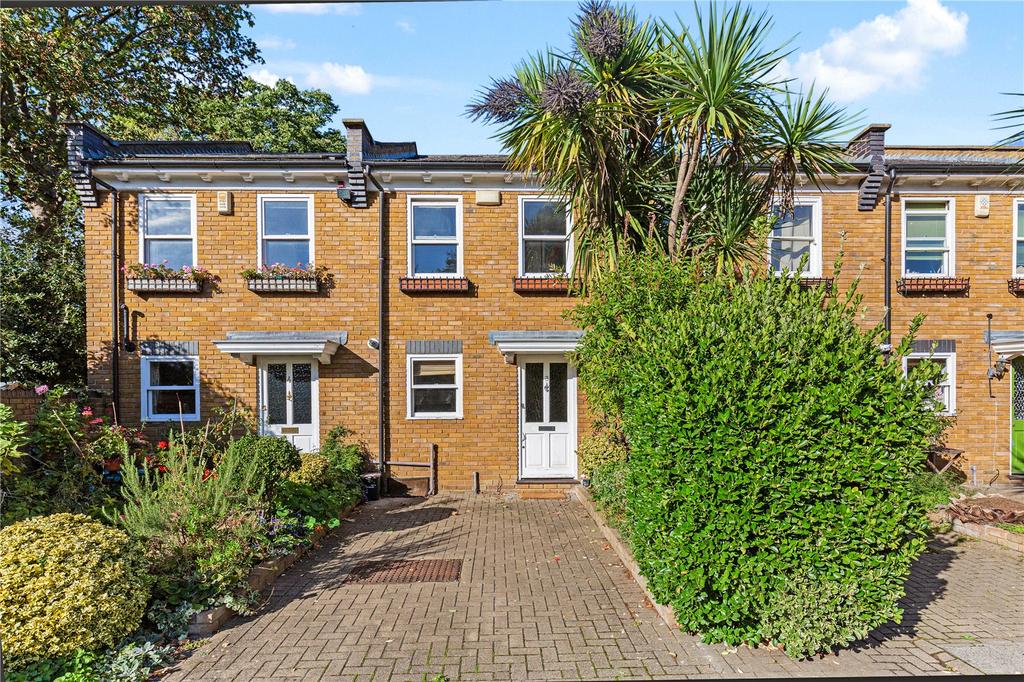 Saddlers Mews, Vauxhall, London, SW8 2 bed terraced house - £2,500 pcm ...