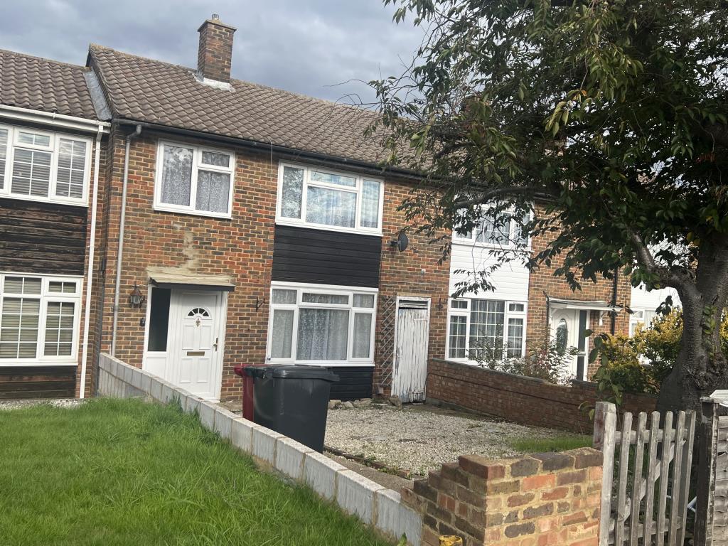 Slough, Berkshire, SL2 3 bed end of terrace house - £1,600 pcm (£369 pw)