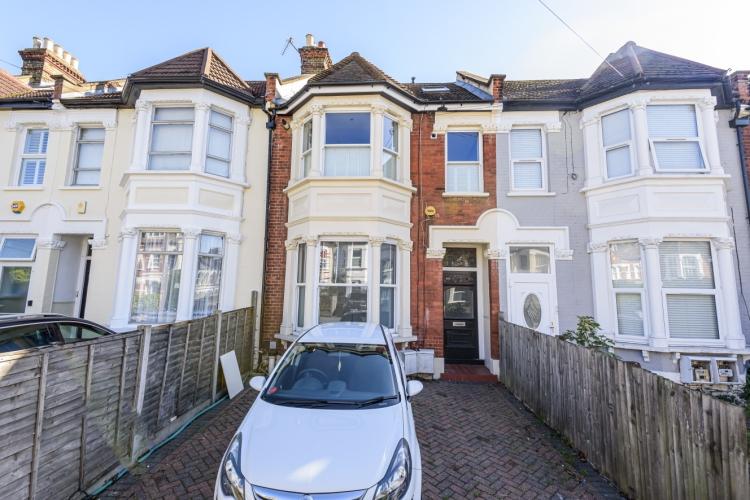 Gleneagle Road London SW16 2 bed apartment - £1,595 pcm (£368 pw)