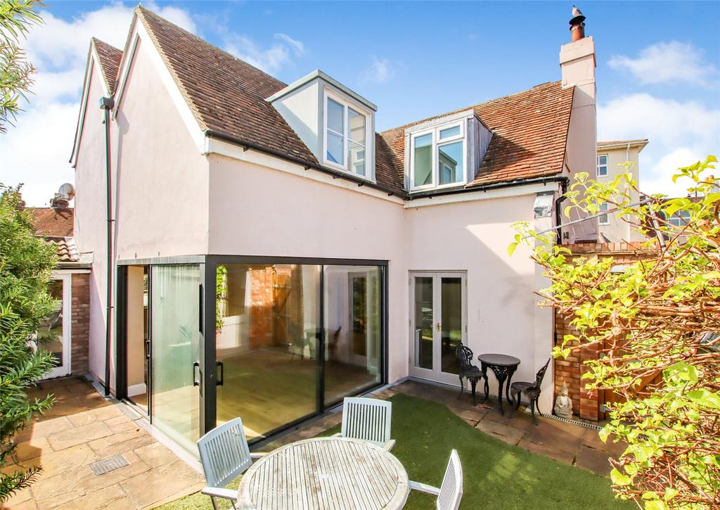 Stanford Road, Lymington, Hampshire... 4 bed detached house - £700,000