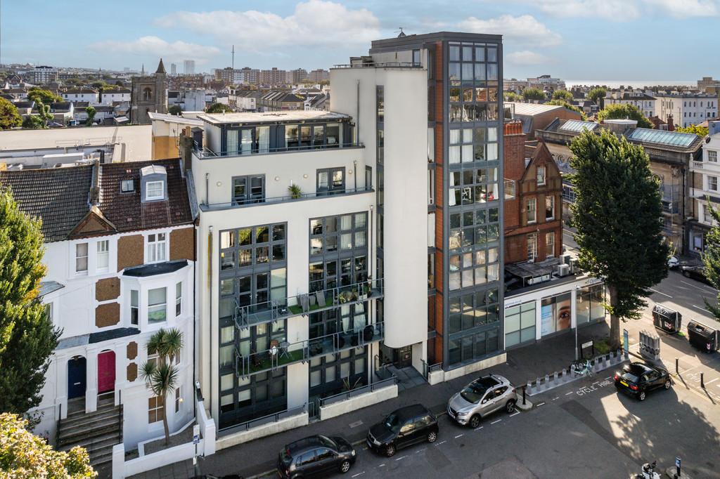 Connaught Road, Hove 2 bed apartment - £400,000
