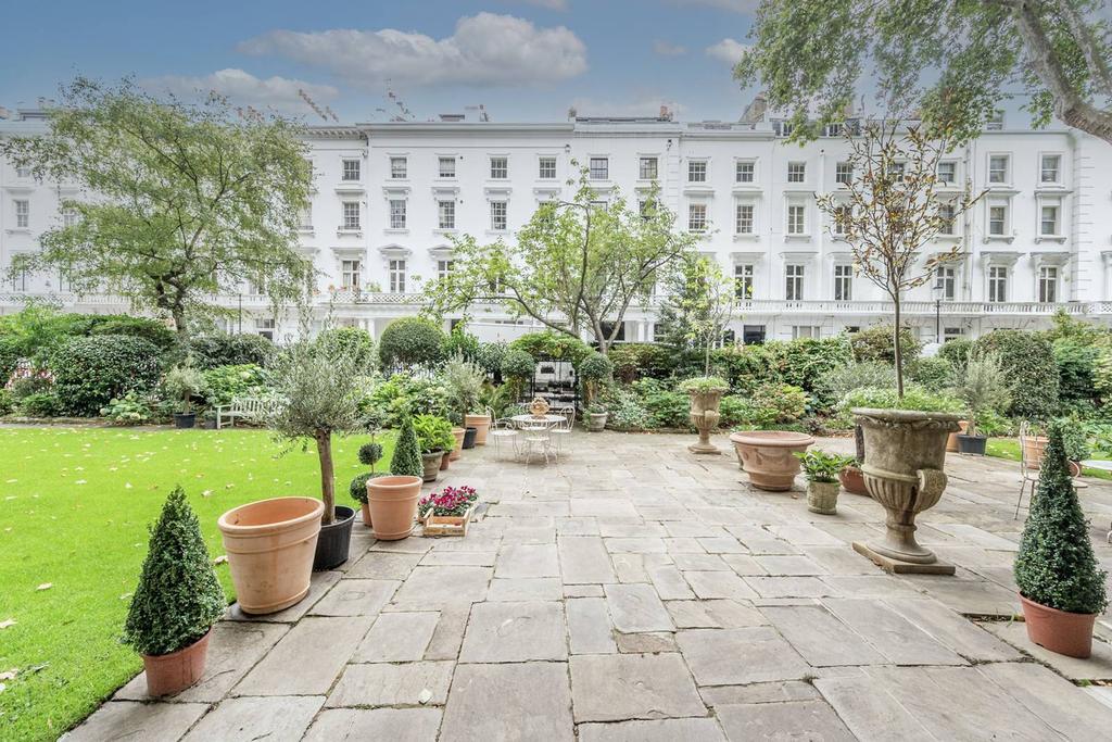 Ovington Square, Knightsbridge... 2 bed flat - £1,375,000
