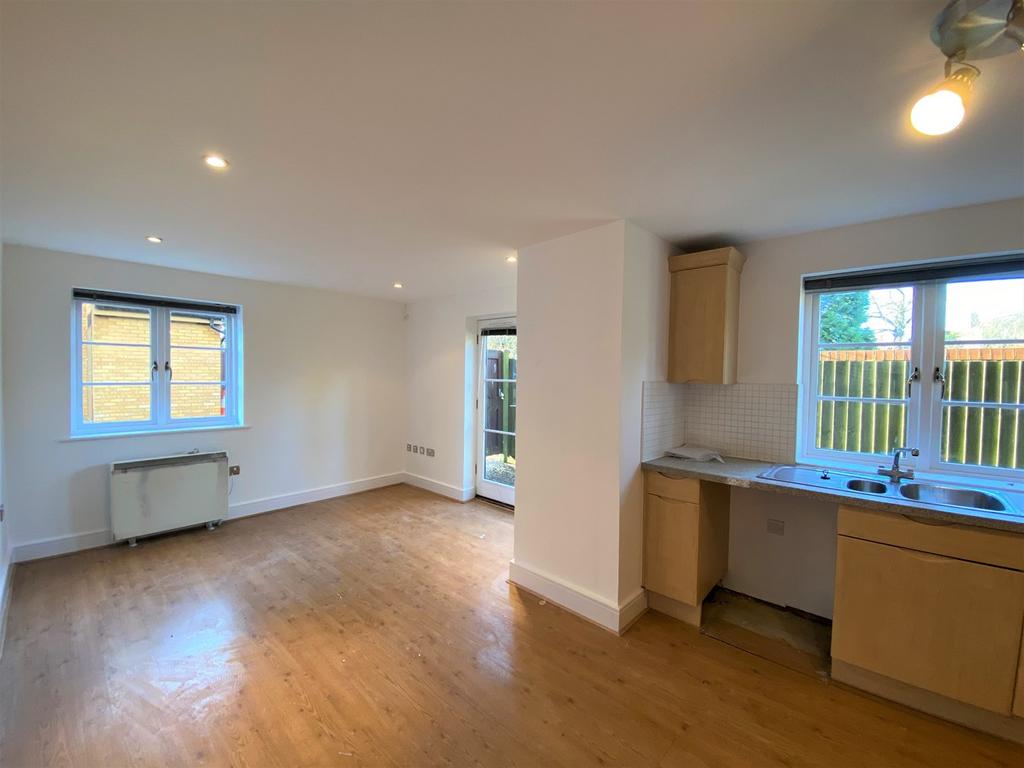 Nightingale Road, Hitchin, SG5 2 bed apartment - £257,500