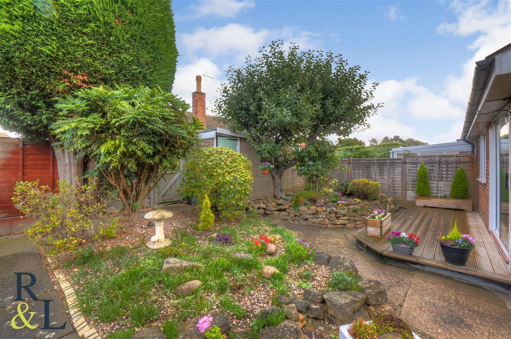 Rowan Drive, Keyworth, Nottingham 2 bed semi-detached bungalow - £215,000