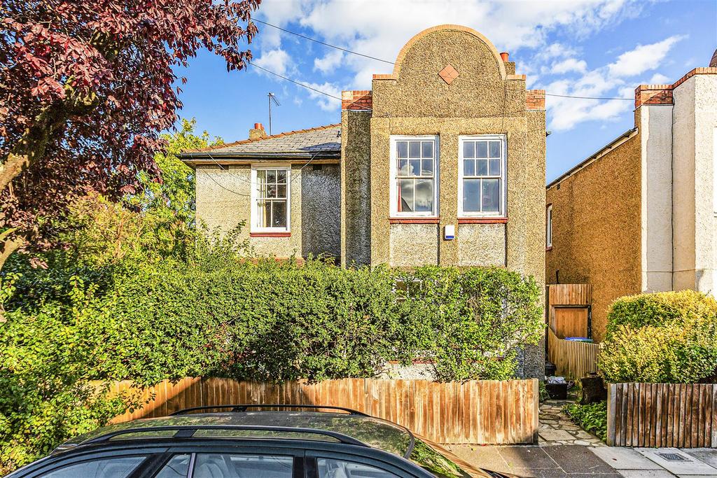 Leinster Avenue, East Sheen, SW14 4 bed detached house - £1,350,000