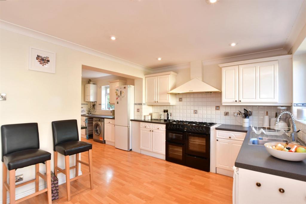 Warren Road, Woodingdean, Brighton... 4 bed semi-detached house - £499,950