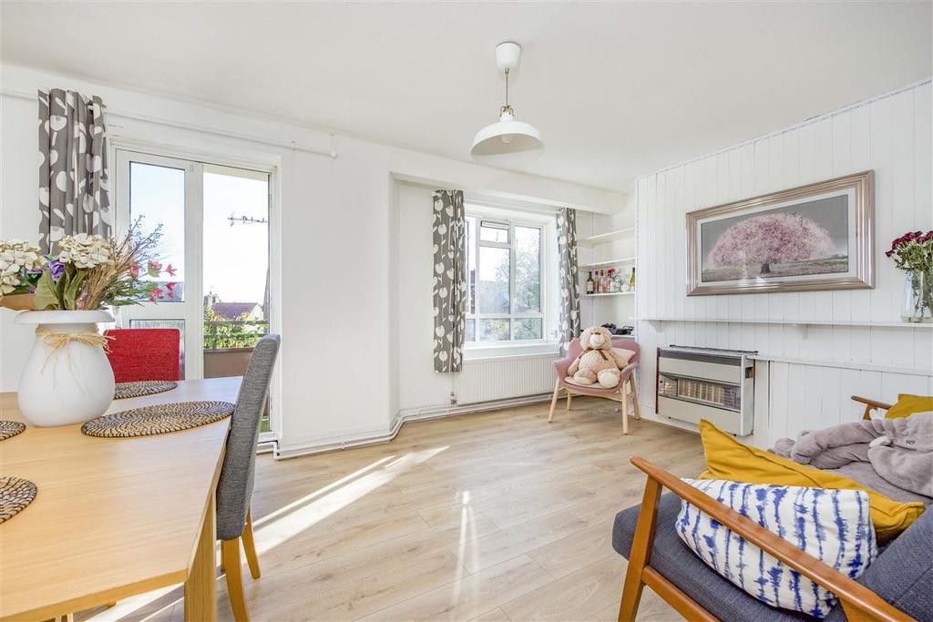 Hartley House, Toland Square, Putney 3 bed apartment - £375,000
