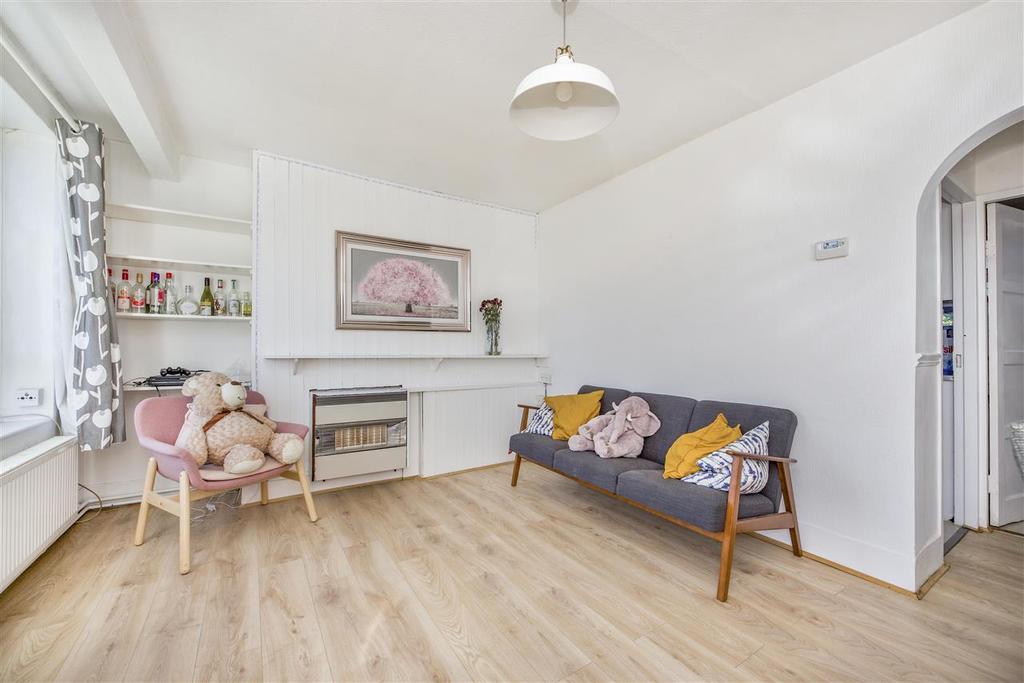 Hartley House, Toland Square, Putney 3 bed apartment - £375,000