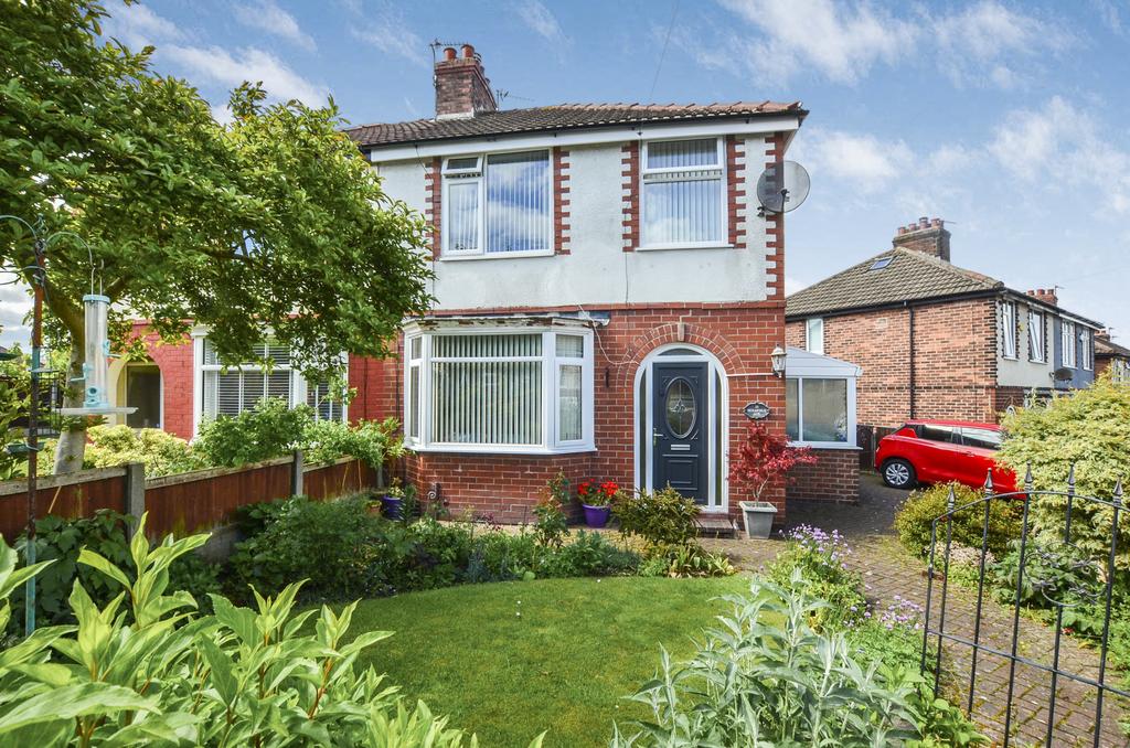Holmfield Avenue, Runcorn 3 bed semi-detached house - £155,000