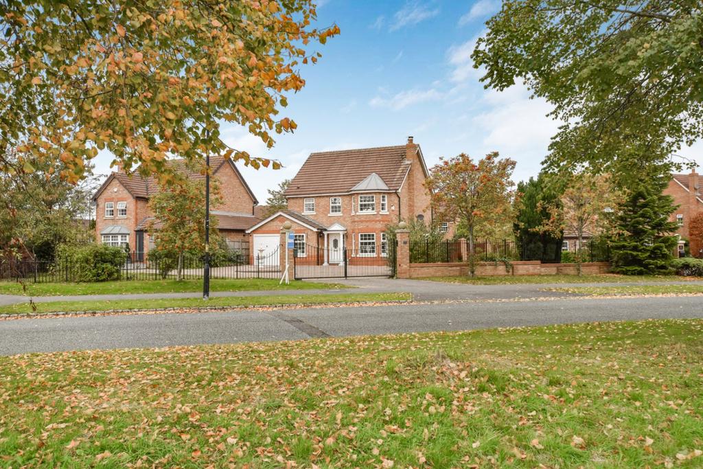 Pewterspear Green Road, Appleton... 4 bed detached house - £650,000