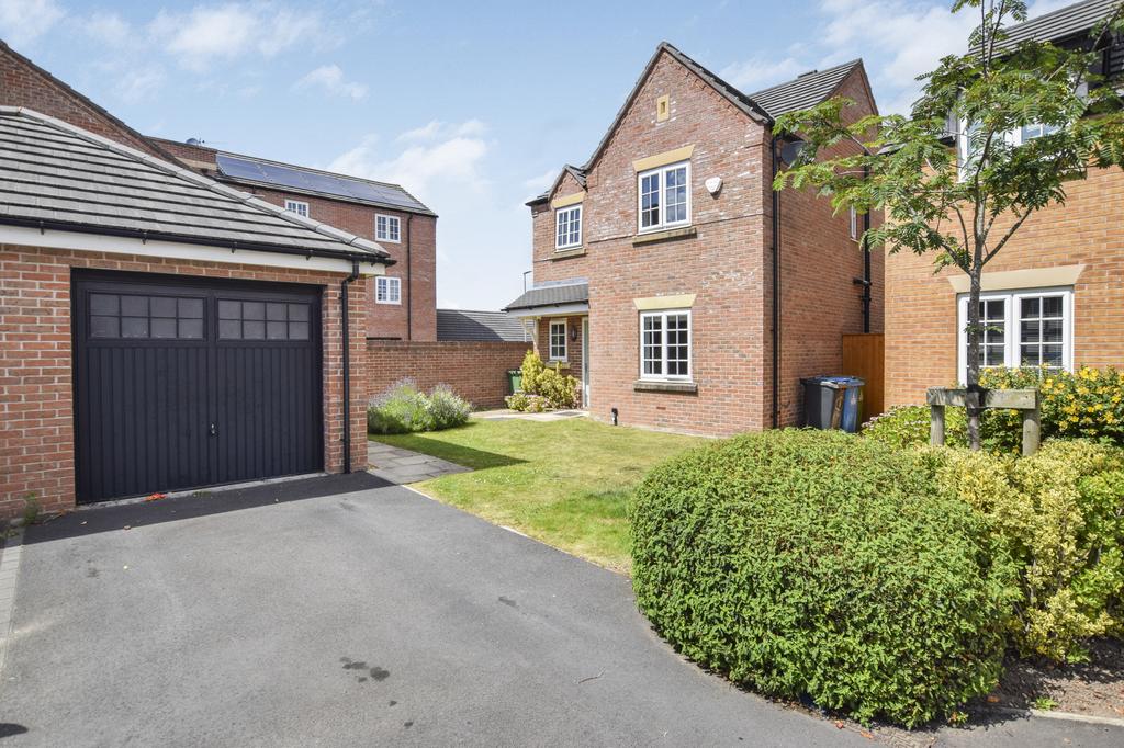 Actons Wood Lane, Runcorn 3 bed detached house - £285,000