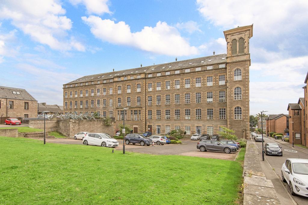 34 Highmill, Highmill Court, Dundee... 2 bed flat - £160,000