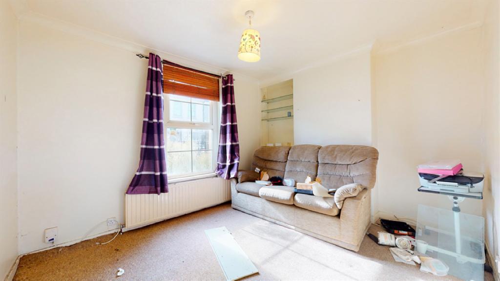 15 Warren Road, Croydon, Surrey 2 bed end of terrace house - £150,000
